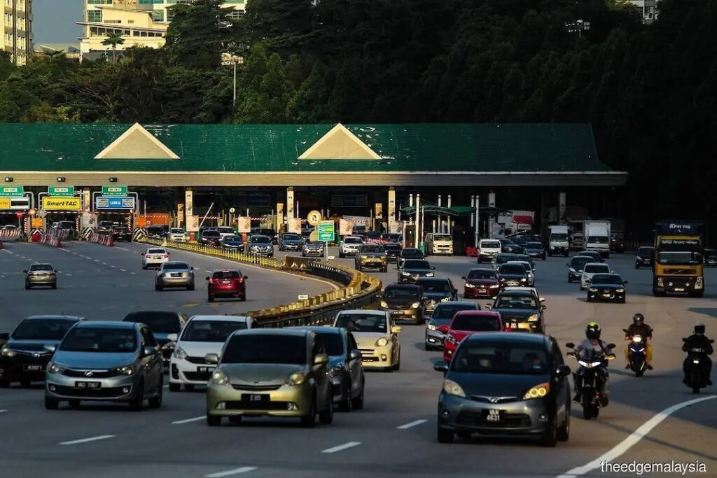 Multi-lane fast flow toll system to integrate automatic number-plate ...