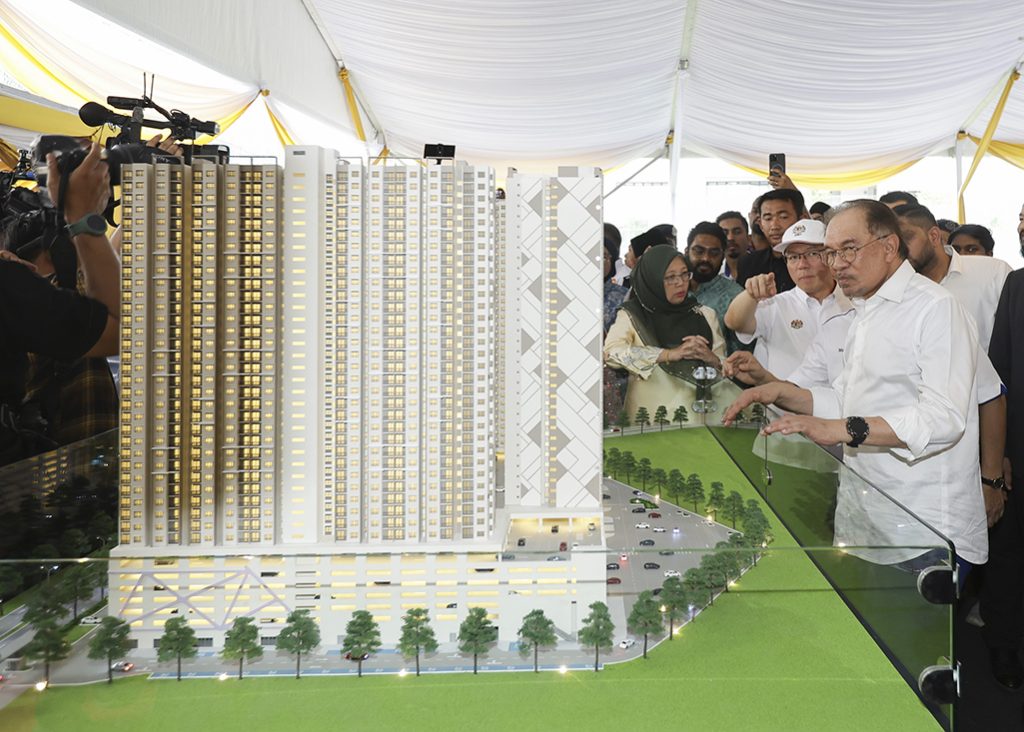 PM Anwar wants timely completion of MADANI Youth, affordable housing ...